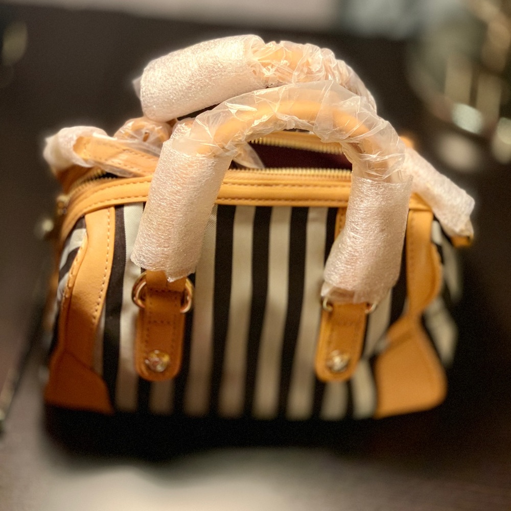 Henri Bendel Iconic Stripes Petite Barrel Bag -Nwt - Gem